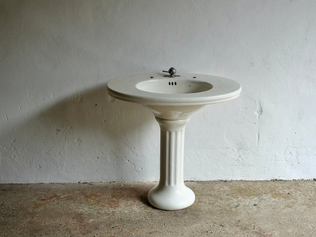 Early 20th Century French Oval Pedestal Sink – punch the clock