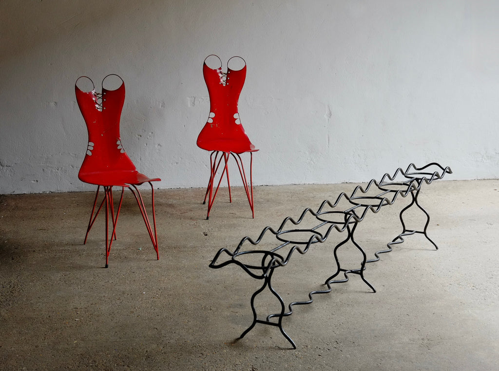 Wavy Metal Plant Stand – punch the clock